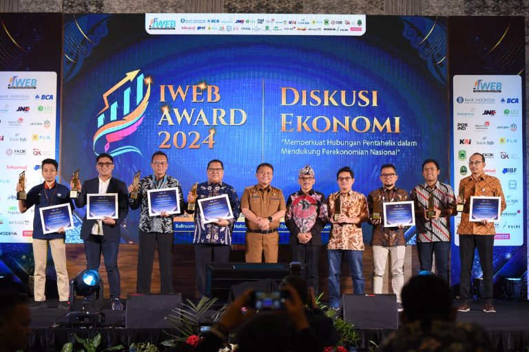 16 Entitas Raih Penghargaan IWEB Award 2024 – Ikatan Wartawan Ekonomi Bisnis